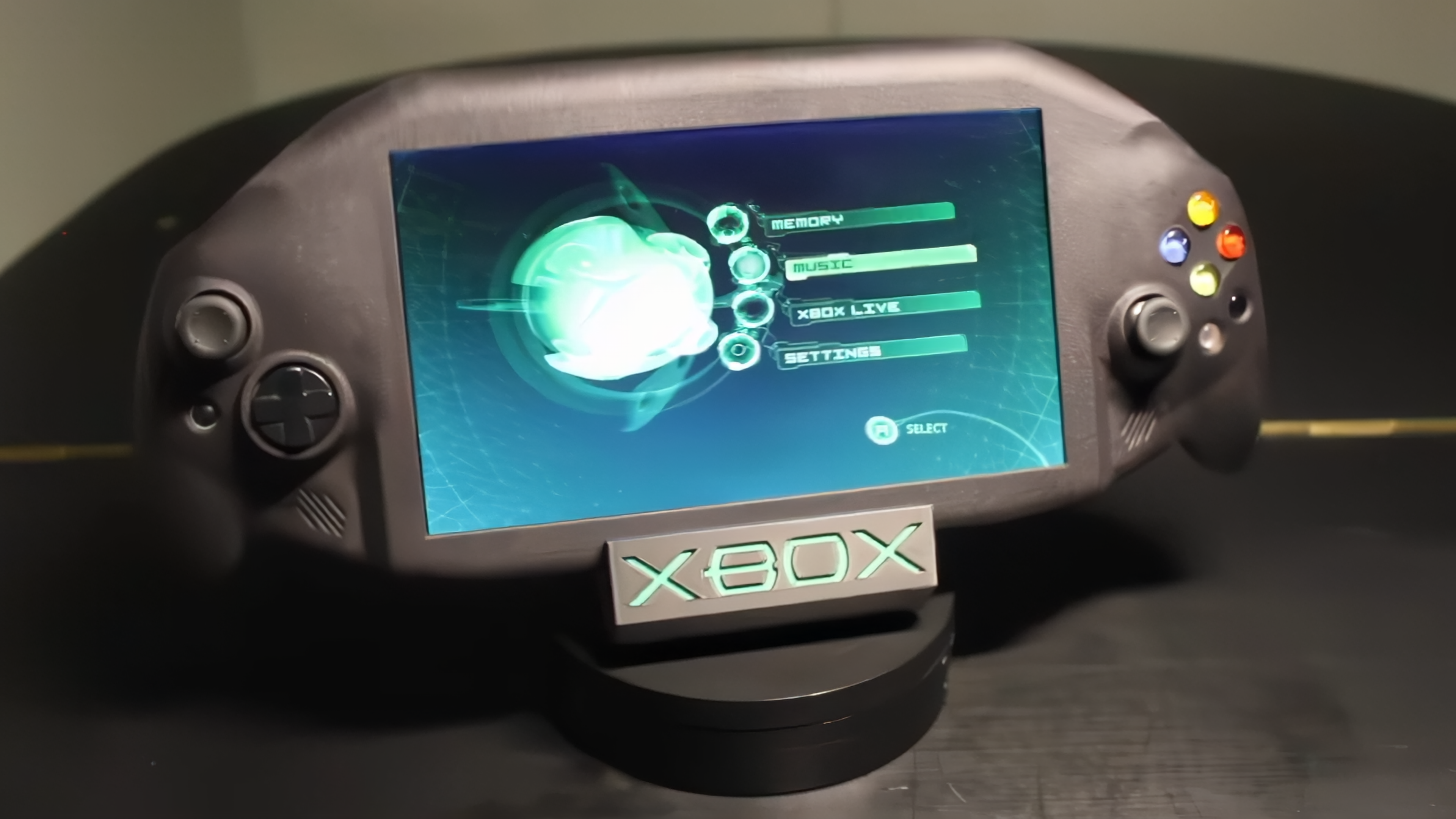 Utalentowany modder przekształca oryginalną konsolę Xbox w pełni ...