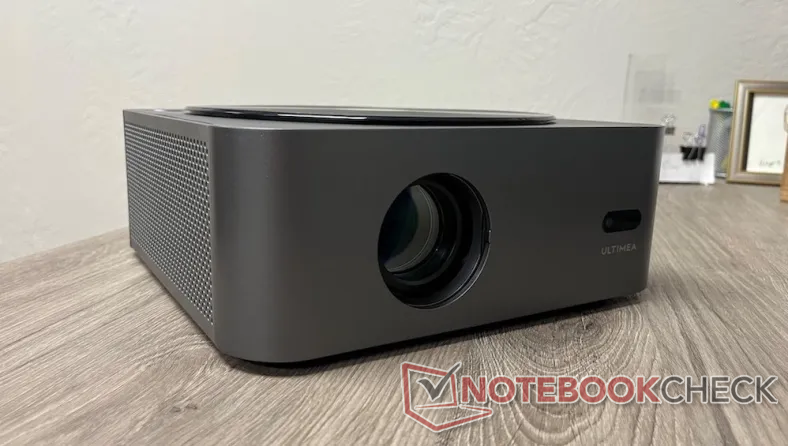 Recenzja praktyczna Ultimea Apollo P40 LCD: Jasny projektor biznesowy z ...