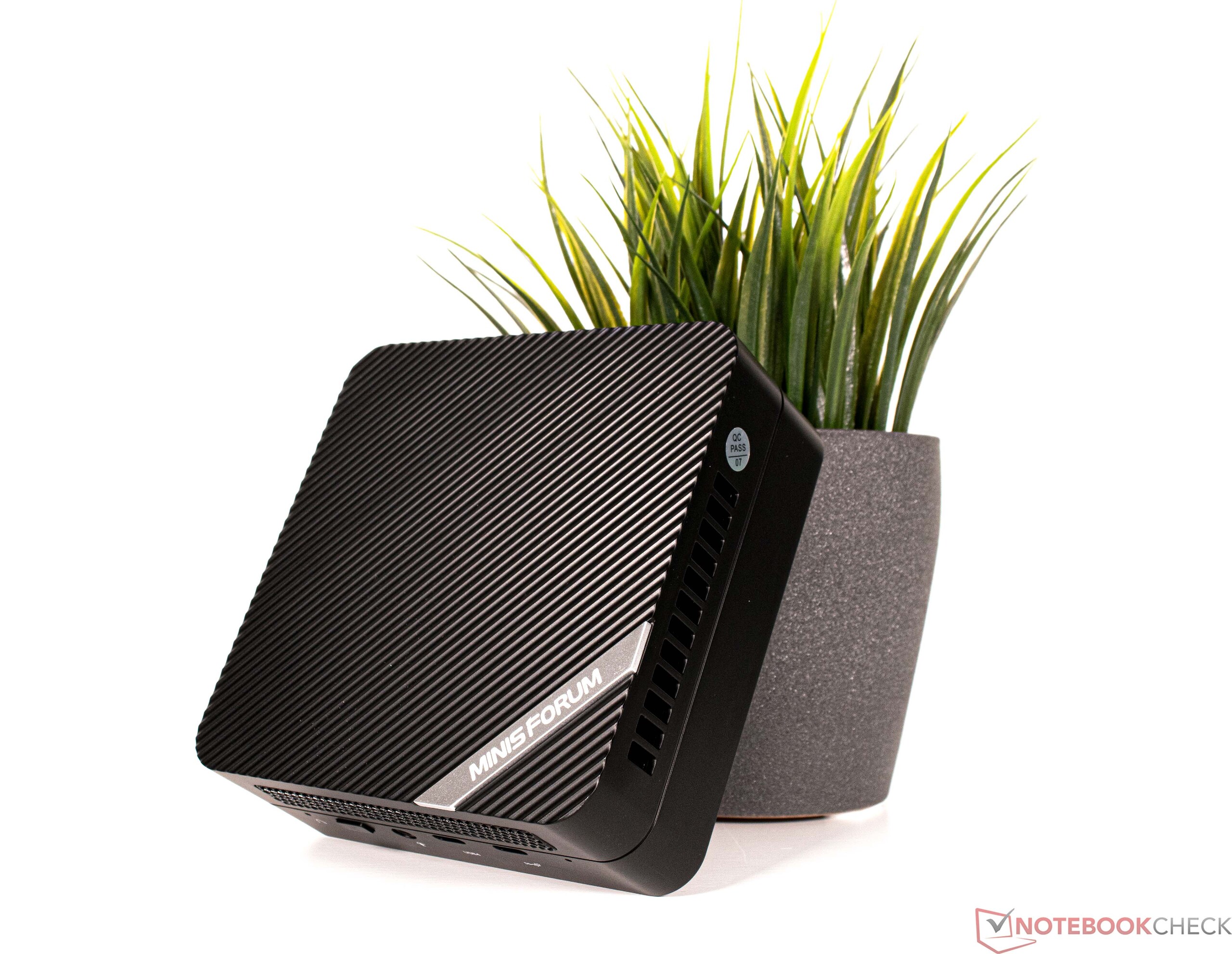 Recenzja desktopa Minisforum Venus Series UM690: mały komputer biurowy ...